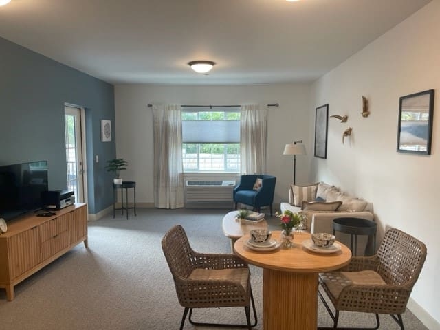 Gallery | Photos & Videos Of Charter Senior Living Of Orange